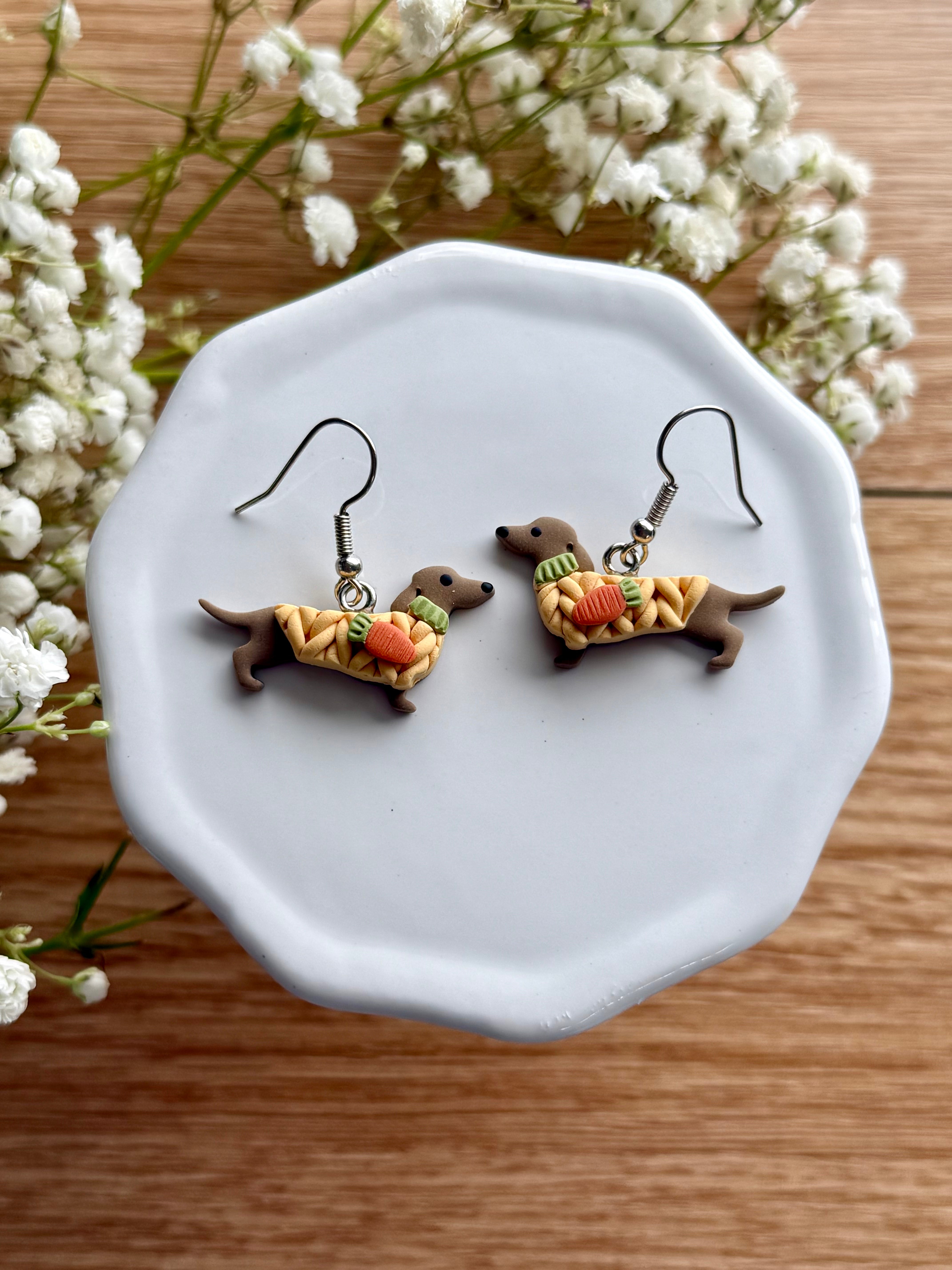 The Farmer's Dog Dangles / Weiner Dog in Yellow Sweater Orange Carrot ...